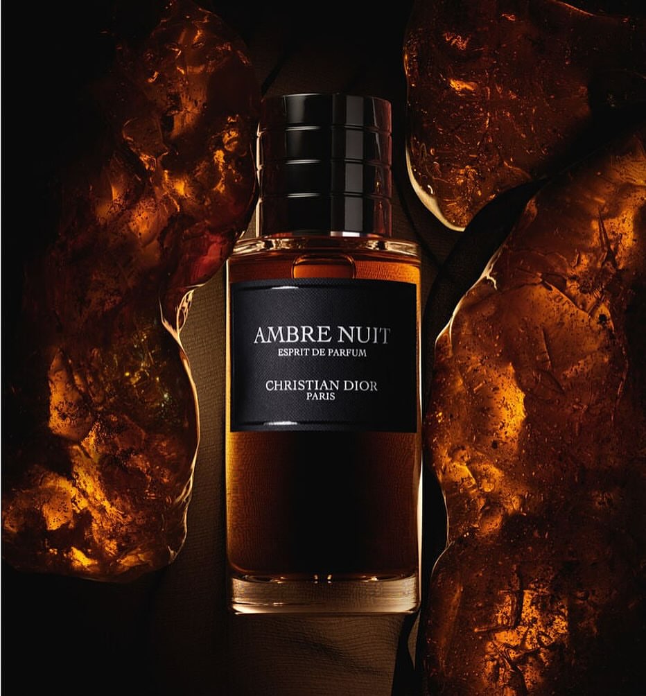 Ambre Nuit : La Fusion Envoûtante de l'Ambre et de la Rose par ...